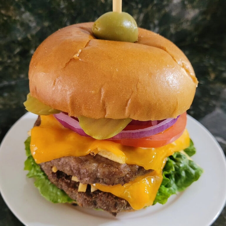 DISH OF THE WEEK (Sunday- 1/12/25- The Happy Burger- Tampa) | Jeff Eats